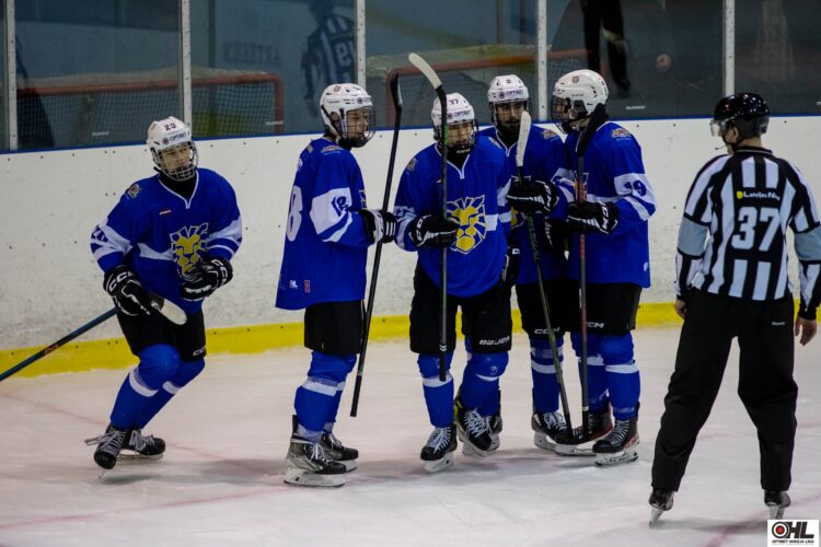 "HS Rīga" atspēlējas, 20 minūtēs gūst četrus vārtus un izbraukumā ...