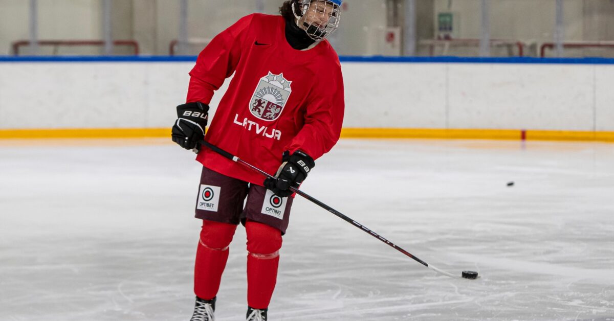Latvijas U-18 izlases kandidāts aizvadījis treniņu ar pieaugušo ...